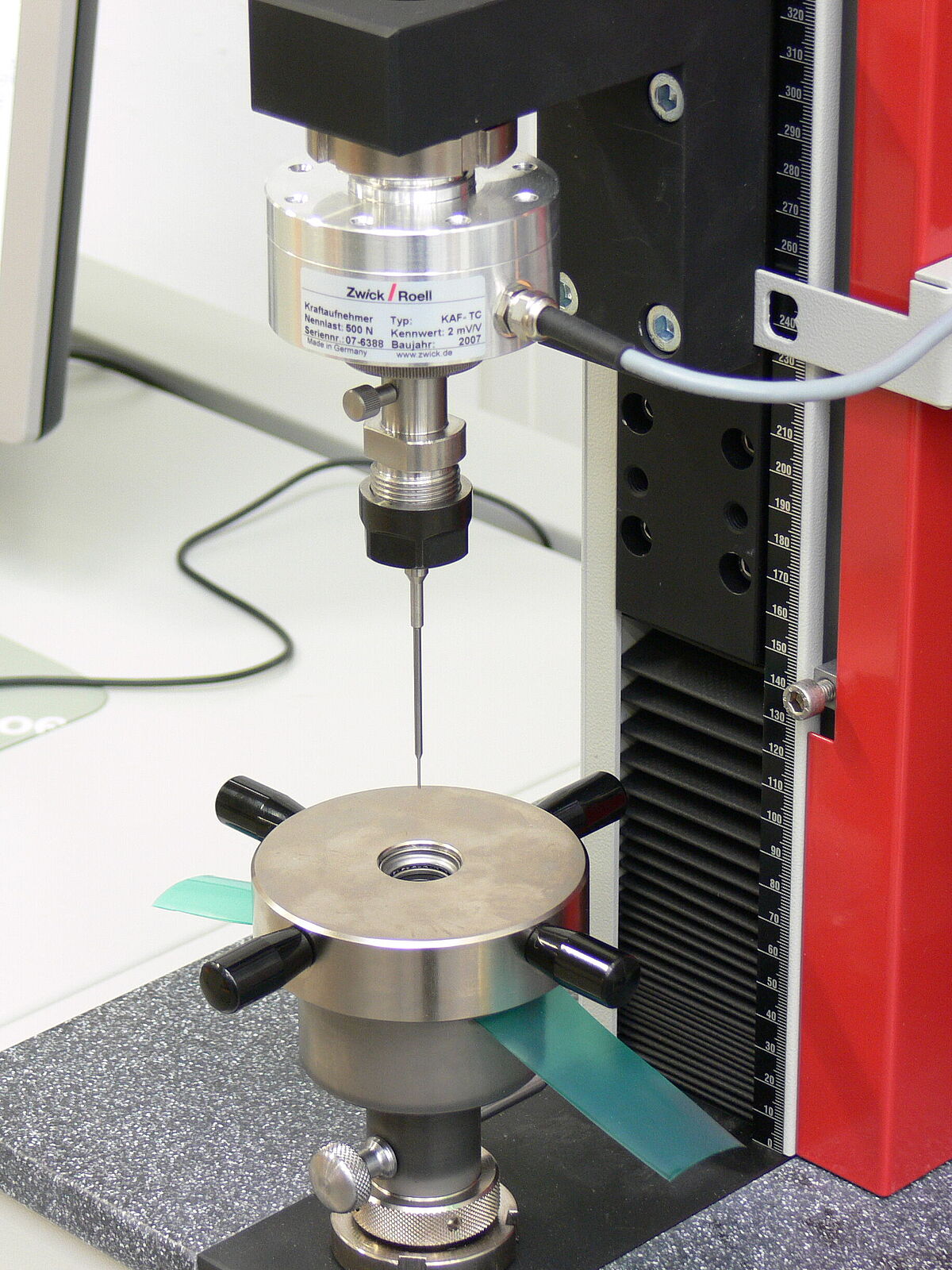 Essai de perforation EN 14477, ASTM F 1306 | ZwickRoell