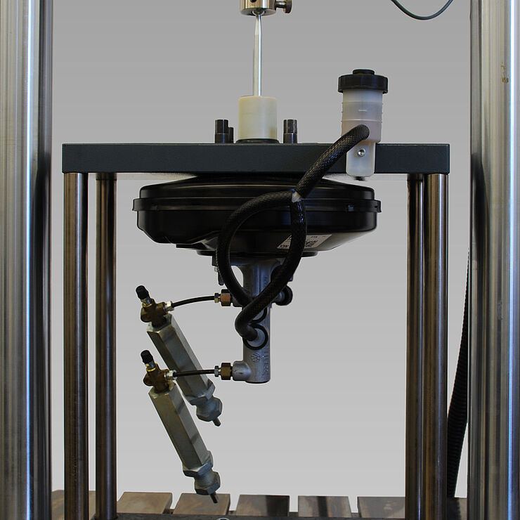 Testing of wheels, rims, and tires | ZwickRoell