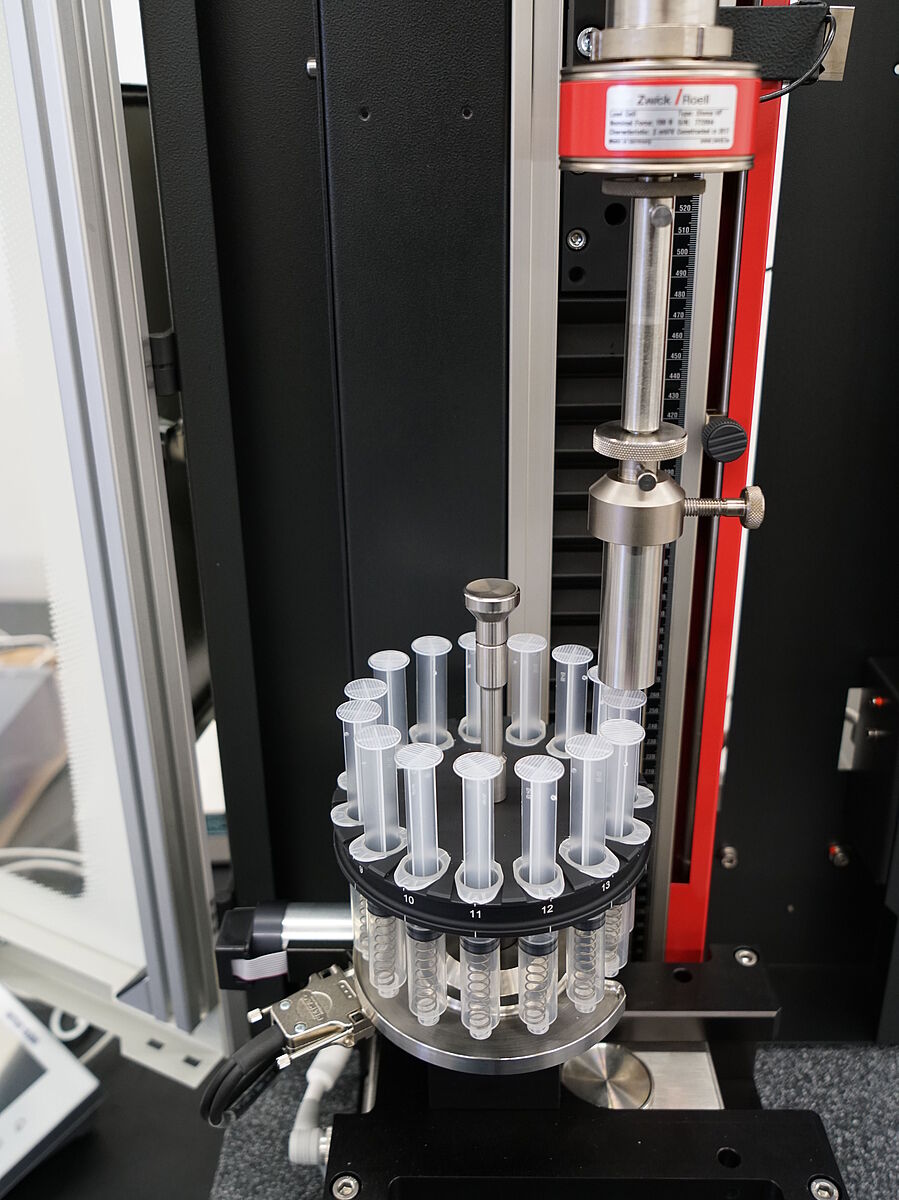 Serial and parallel tests on syringe systems | ZwickRoell