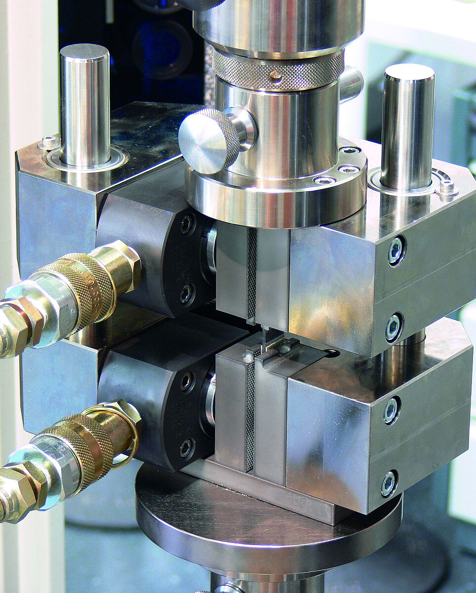 ASTM D6641: Combined loading compression (CLC) | ZwickRoell