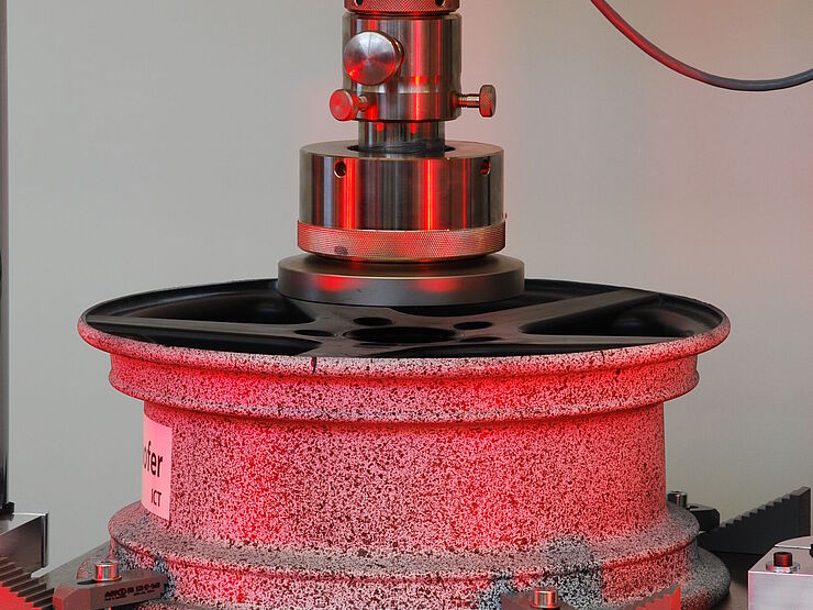 Testing of wheels, rims, and tires | ZwickRoell