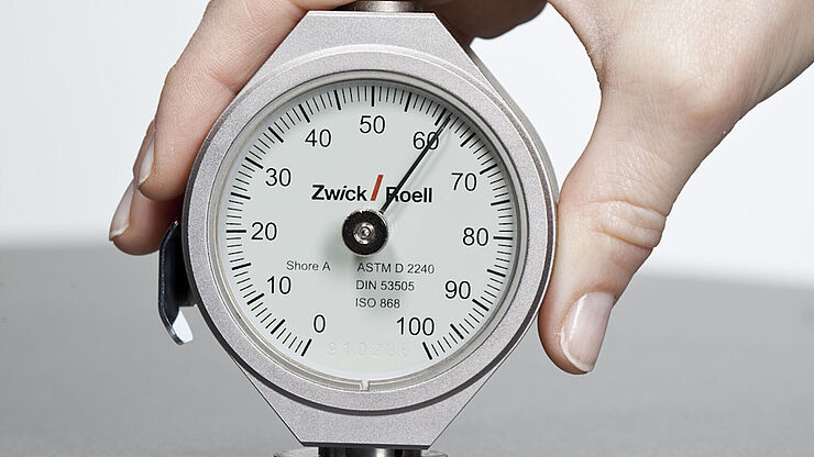 ISO 306、ASTM D1525、ISO 75、ASTM D648のHDTとVicatの決定 | ZwickRoell