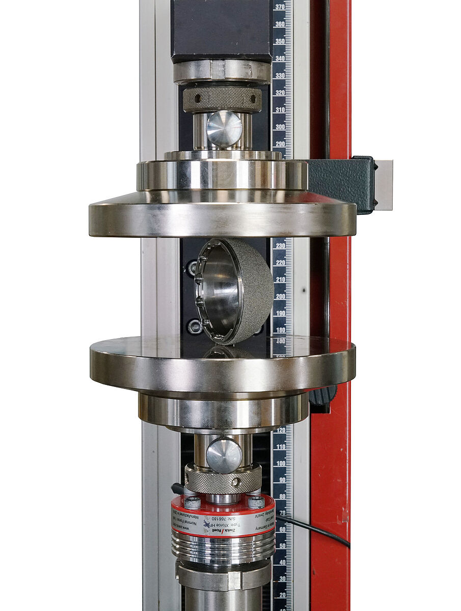 ISO 7206-12 | Deformation test method for acetabular shells | ZwickRoell