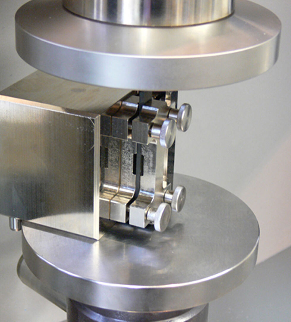 ASTM D695: | ZwickRoell