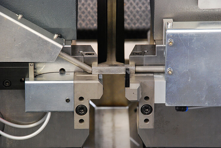 ISO 148-1: Kerbschlagbiegeversuch Metall nach Charpy | ZwickRoell