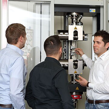 ISO 10113: Determination of r-value / vertical anisotropy | ZwickRoell