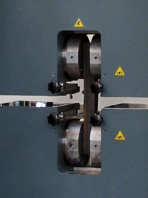 Tensile test on tubes or tube sections | ZwickRoell