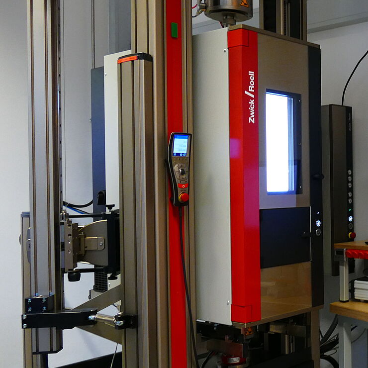 Plastics testing: Applications & solutions | ZwickRoell