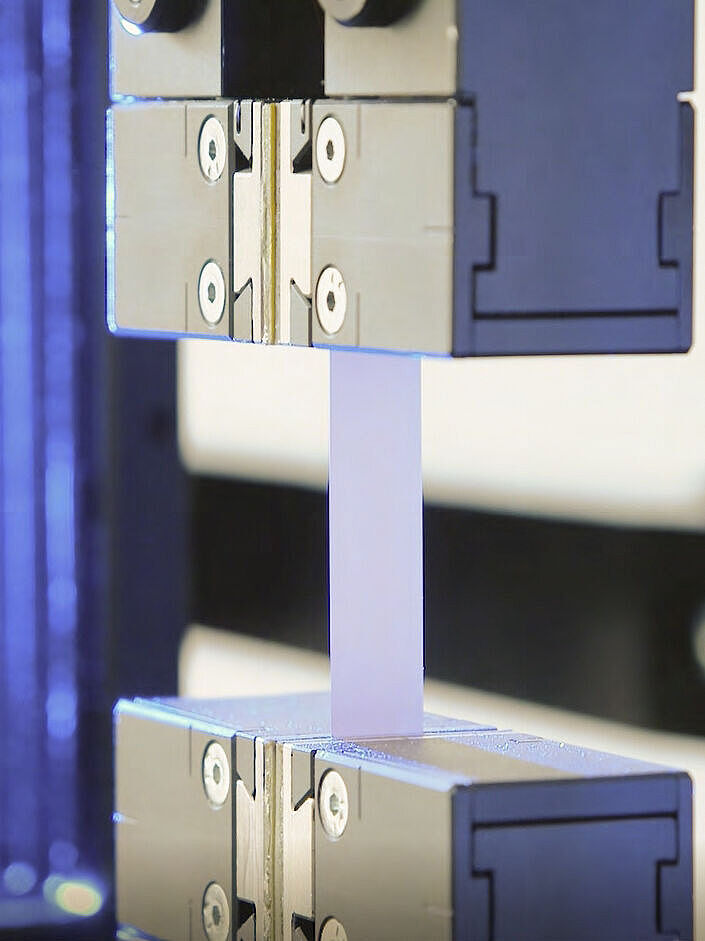 ASTM E345 & DIN 50154 – Tensile test on metallic foils | ZwickRoell