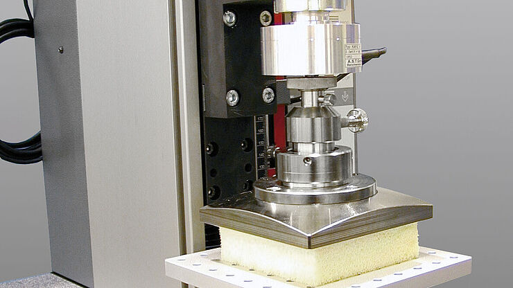 Compression Testing: Machine & Test | Strength & Tension | ZwickRoell