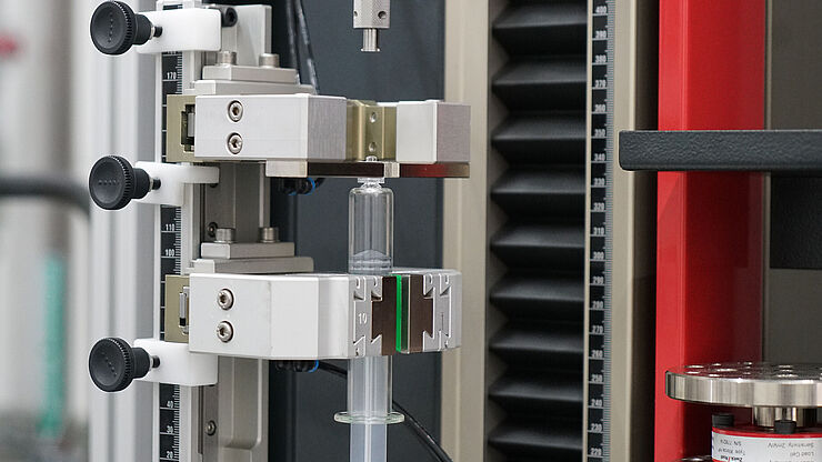 ISO 80369: testing Luer lock connections | ZwickRoell