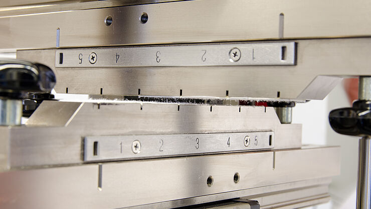 Internal bond test (Z-direction) TAPPI T 541, ISO 15754 | ZwickRoell