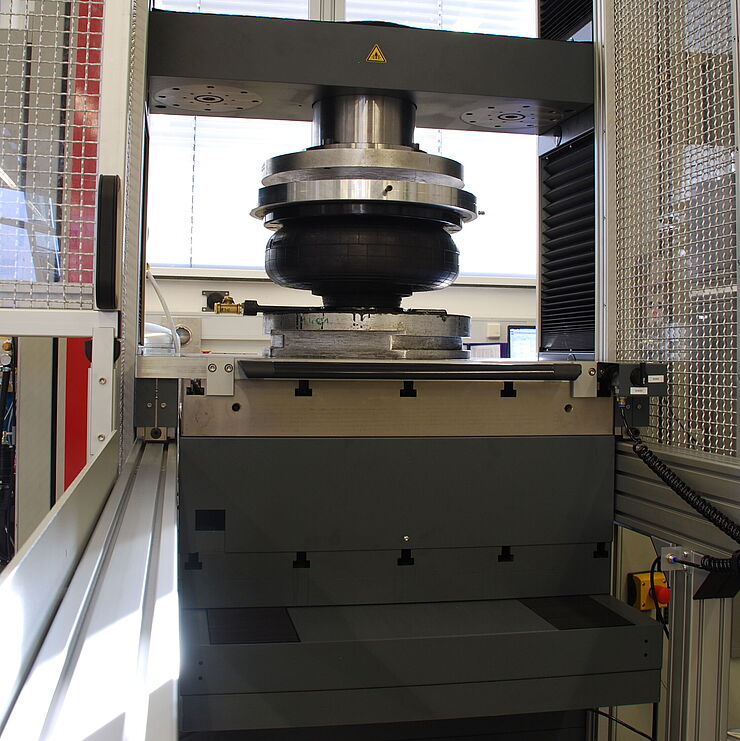 Innovative Testing System for Air Spring Systems | ZwickRoell