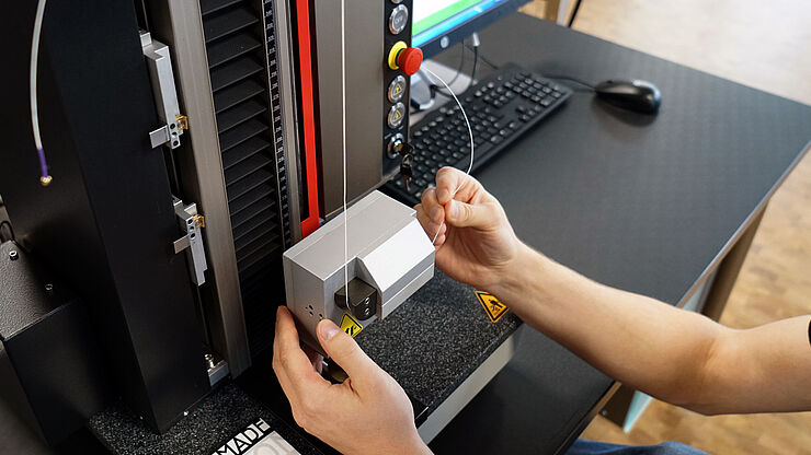 Testing of Violin and Guitar Strings | ZwickRoell