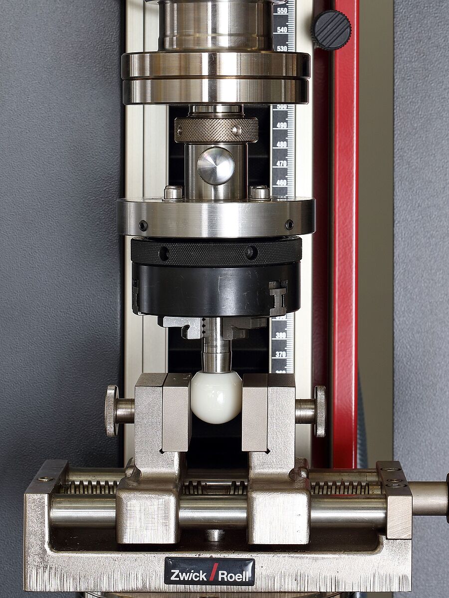 ISO 7206-13 | 비틀림 시험 대퇴골두 | ZwickRoell