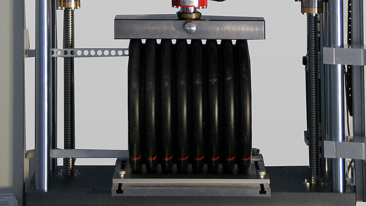 Testing of plastic pipes | ZwickRoell