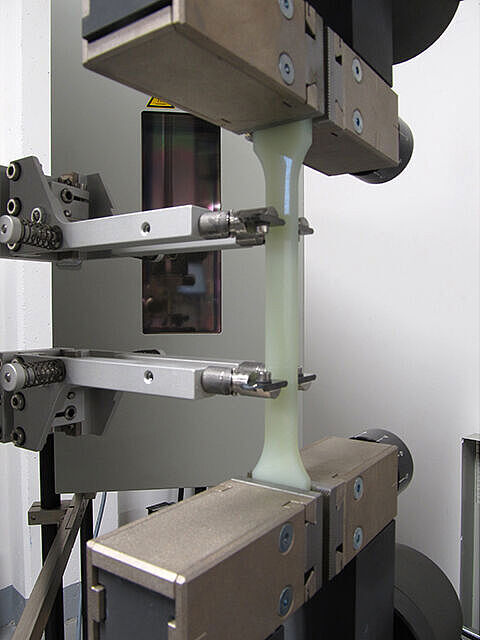 Plastics testing: Applications & solutions | ZwickRoell