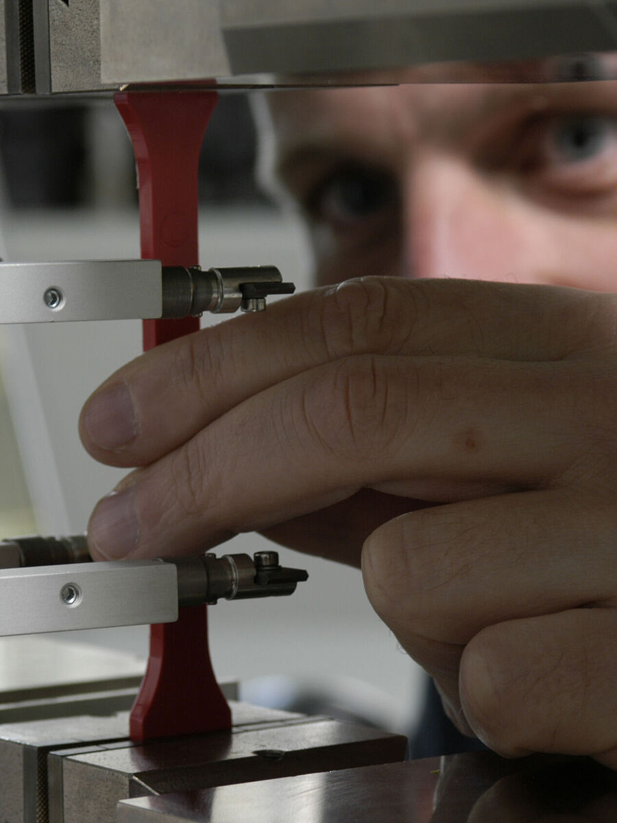 Tensile test on plastics ISO 527-1 | ISO 527-2 | ZwickRoell