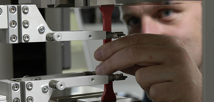 Tensile test on plastics ISO 527-1 | ISO 527-2 | ZwickRoell