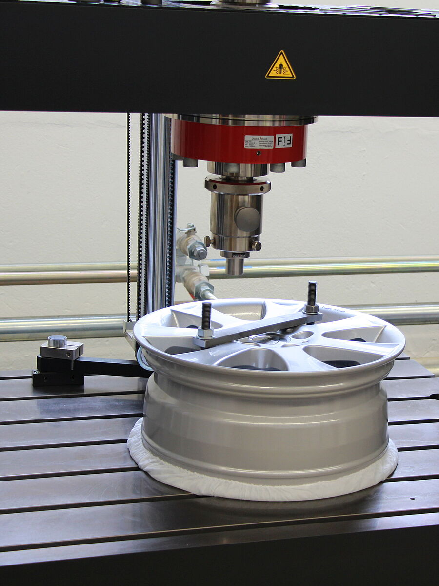 Testing of wheels, rims, and tires | ZwickRoell