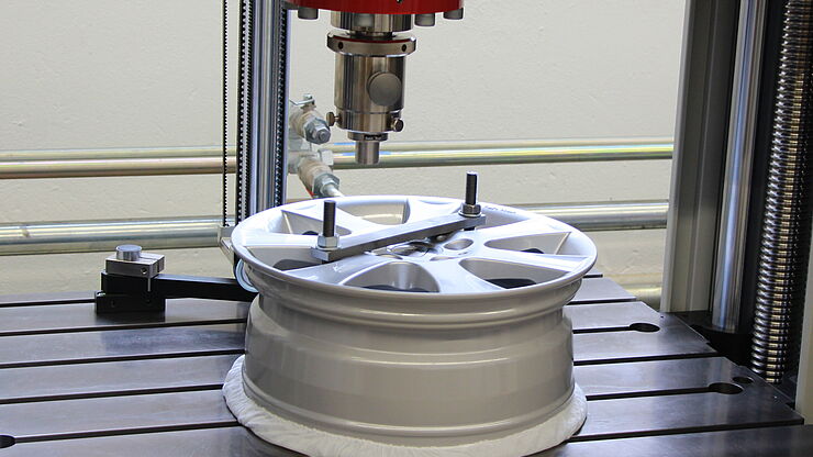 Testing of wheels, rims, and tires | ZwickRoell