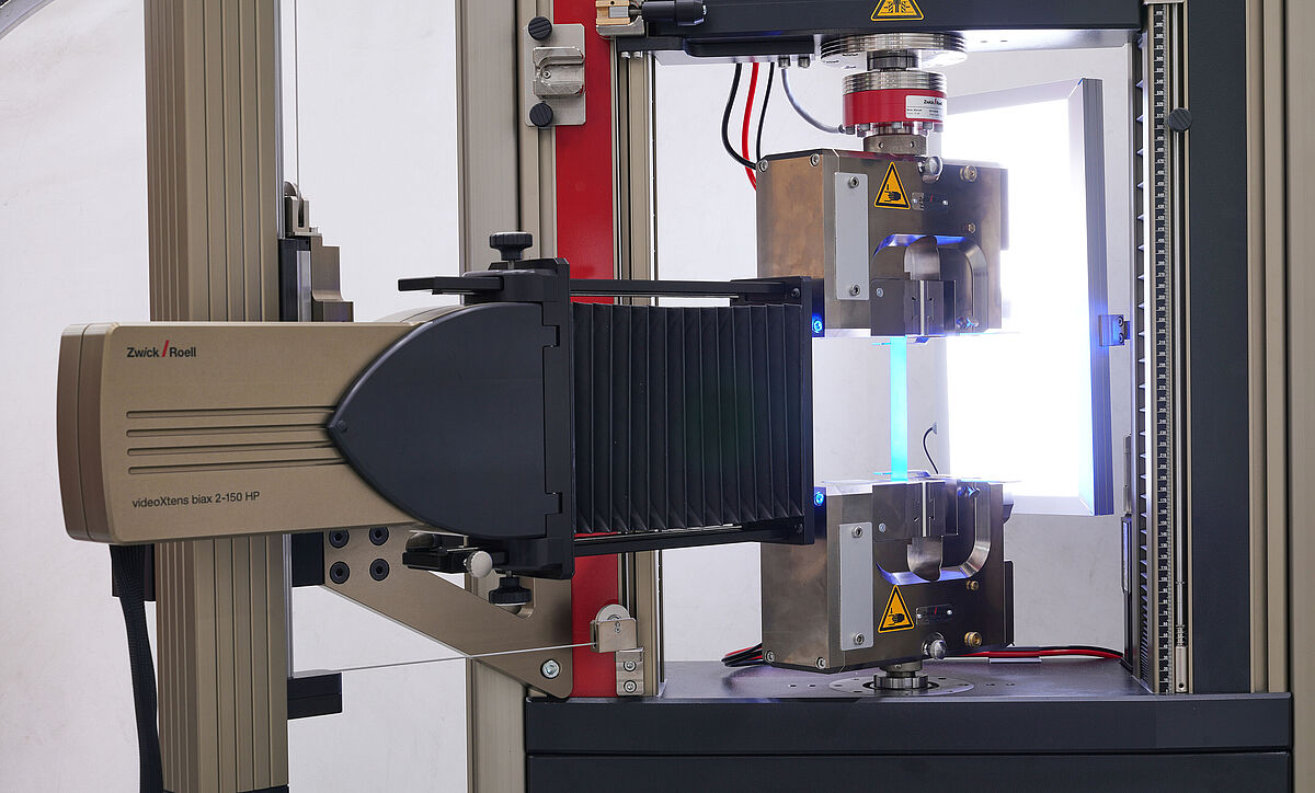 ASTM E345 & DIN 50154 – Tensile test on metallic foils | ZwickRoell