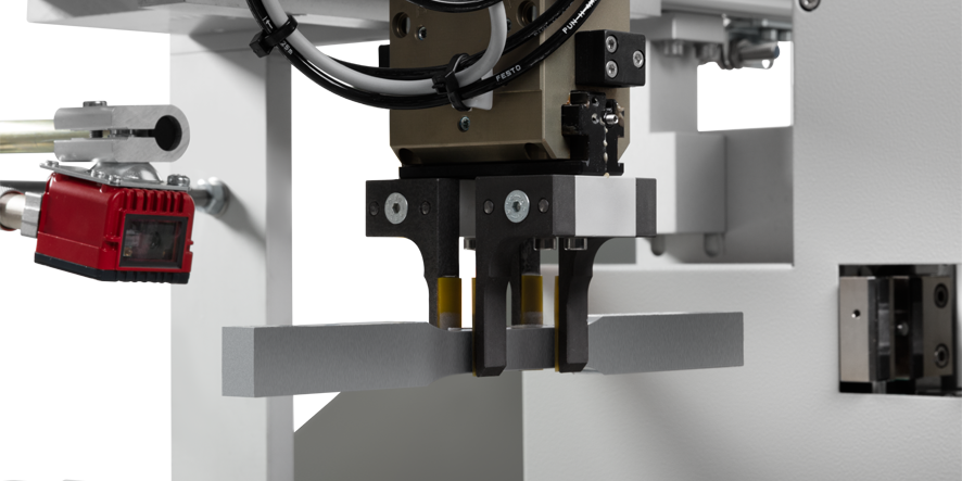 Robotic testing system roboTest L: tensile and flexure tests | ZwickRoell