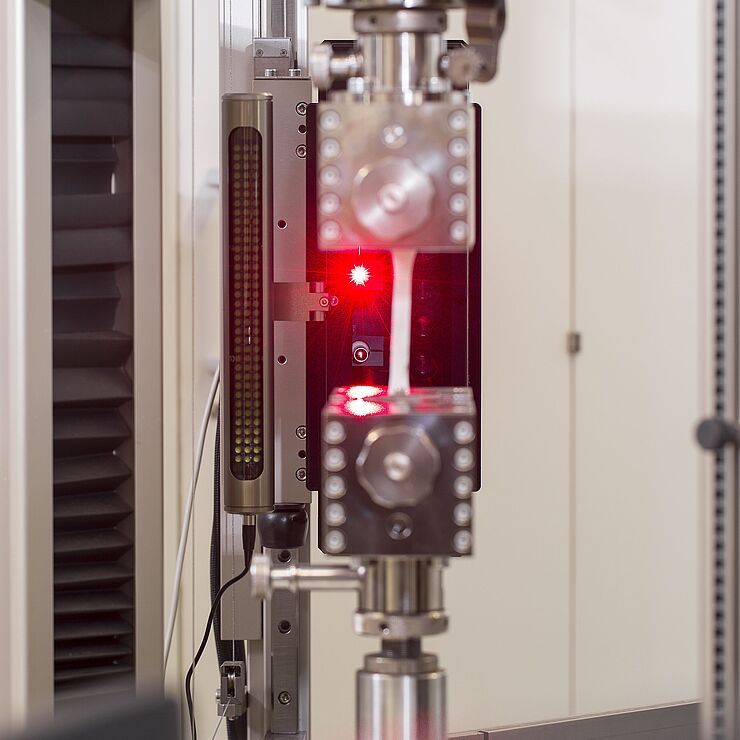 ASTM D882 | Folienzugversuch | ZwickRoell