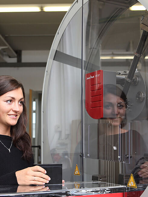 Máquinas para ensaio de impacto & equipamentos de ensaios Charpy | ZwickRoell