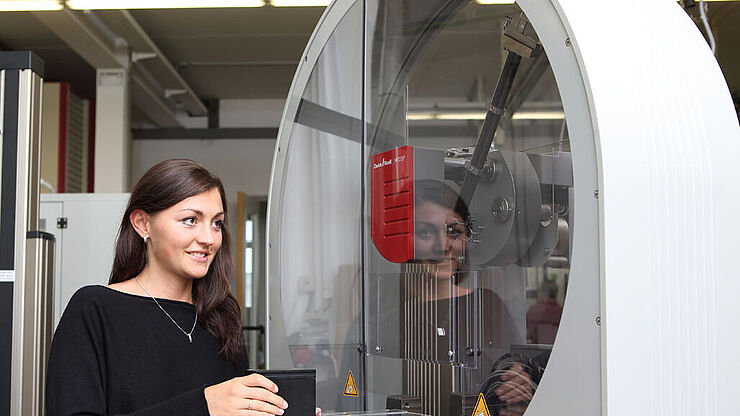 用于测试部件的落锤冲击试验机 | ZwickRoell