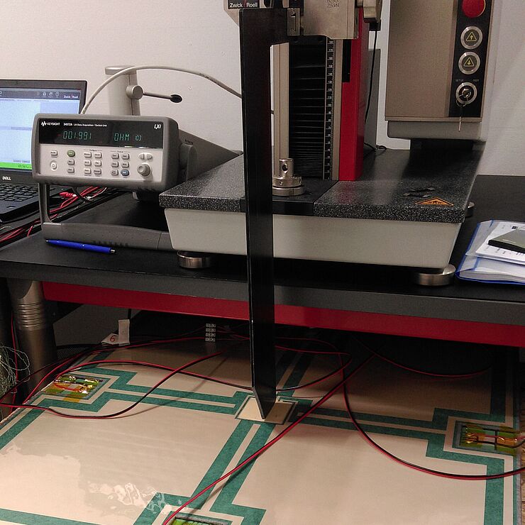 Plastic film testing | ZwickRoell