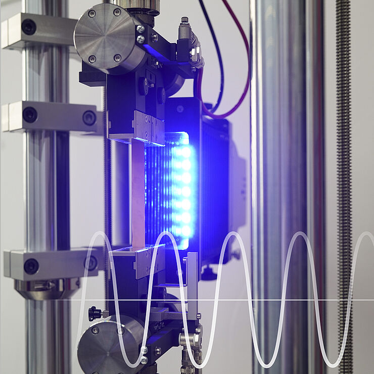 Video extensometer - mark-free measurement and more | ZwickRoell