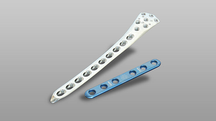 Testing of bone plates to ASTM F382 and ISO 9585 | ZwickRoell