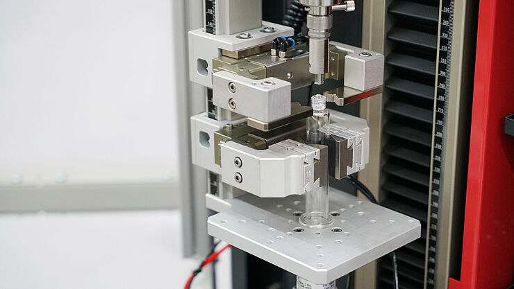 ISO 80369: testing Luer lock connections | ZwickRoell