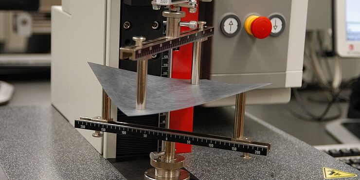 Testing of Solar Cells and Solar Modules | ZwickRoell