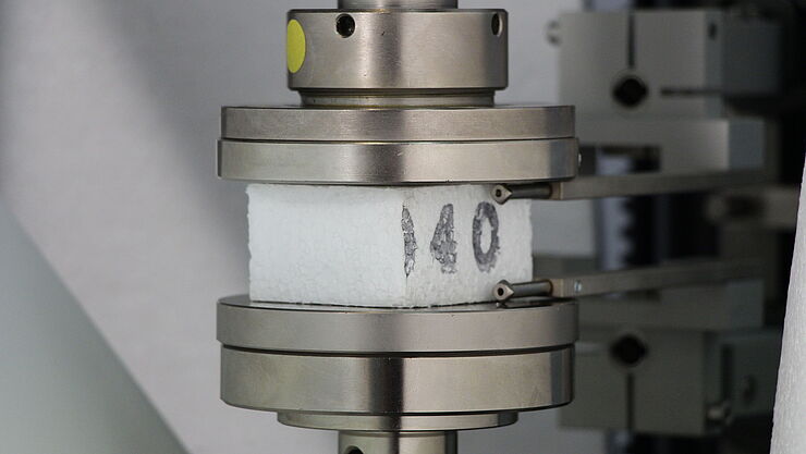 Test: soft and rigid cellular plastics | ZwickRoell