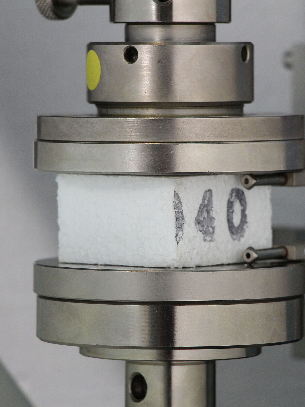 Compression tests on hard foam to ISO 844, ASTM D1621 | ZwickRoell