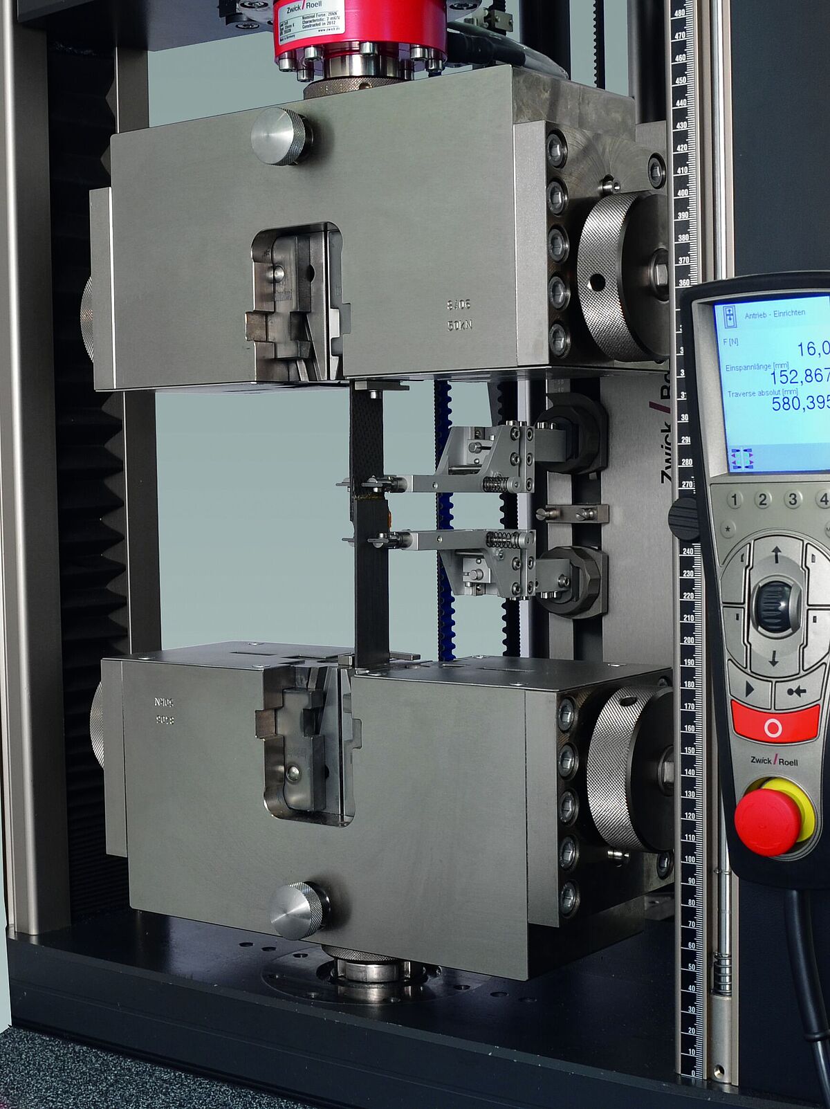 Shearing through overlapping of composites with ZwickRoell - ZwickRoell
