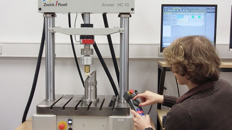 Dynamic Testing of Implants | ZwickRoell