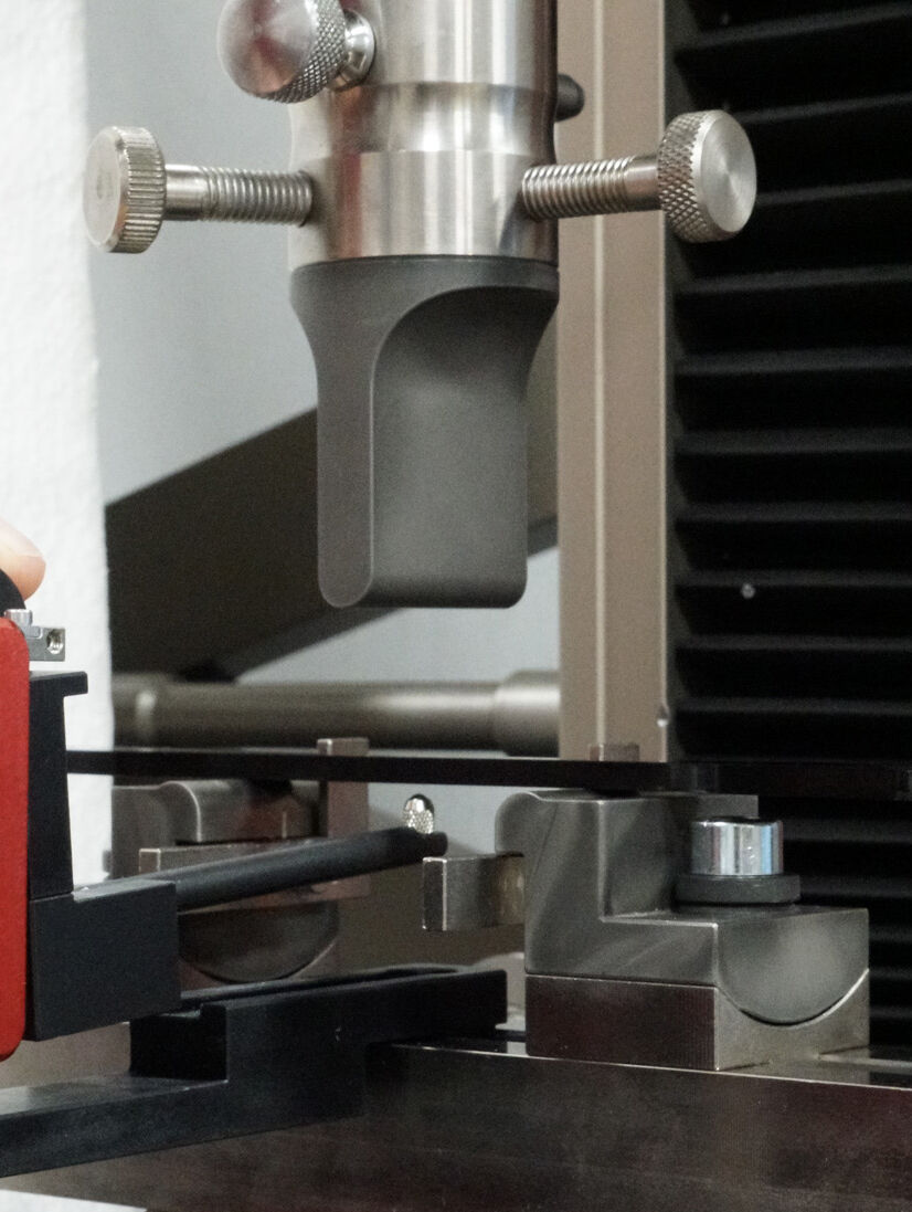 ASTM D790 Ensayo de flexión 3 puntos plástico | ZwickRoell