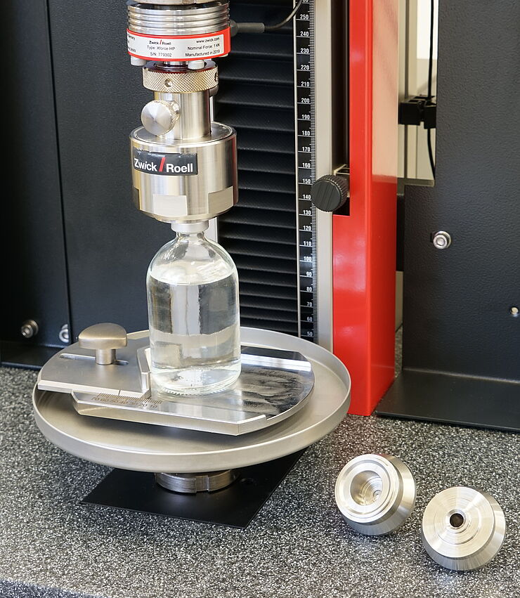 Determining the residual seal force (RSF) - Test | ZwickRoell