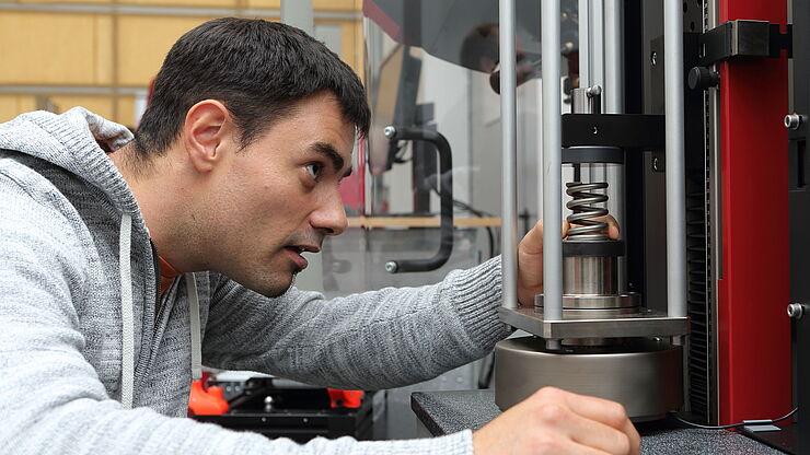 Spring testing machines & spring testing | ZwickRoell