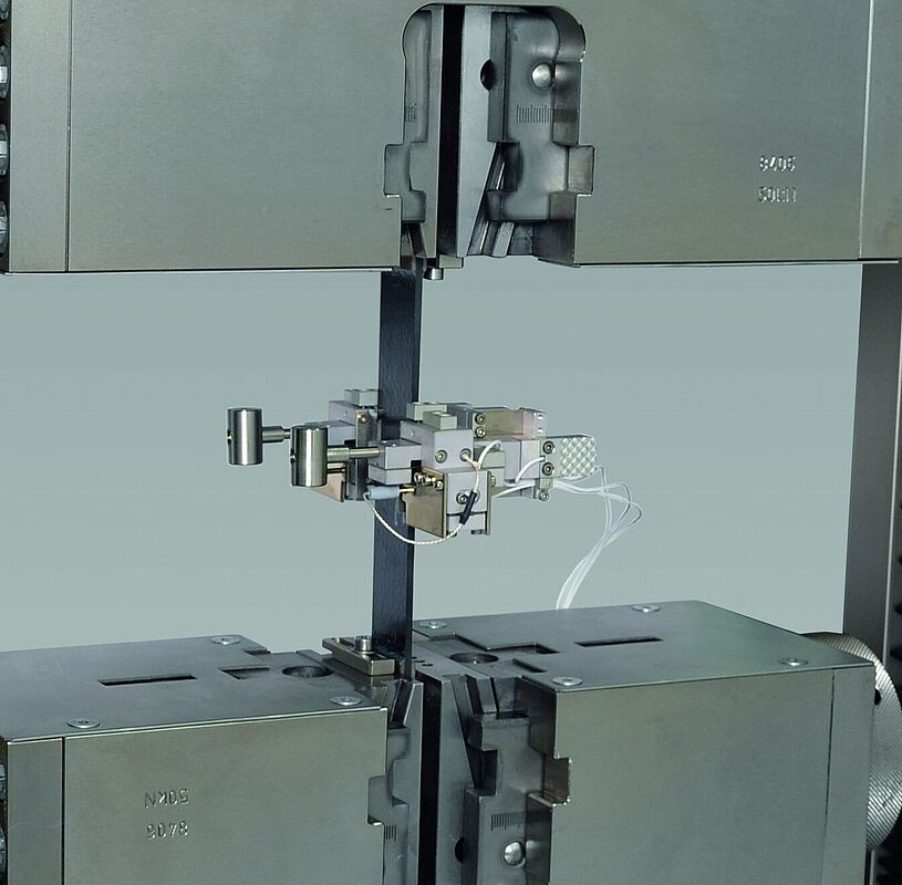 In-plane shear (IPS) on composites with ZwickRoell | ZwickRoell