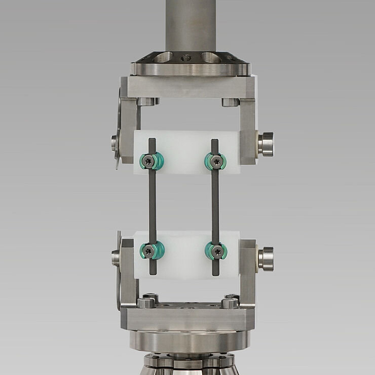 ASTM F1717, ASTM F2706, ISO 12189: testing of spinal implants | ZwickRoell