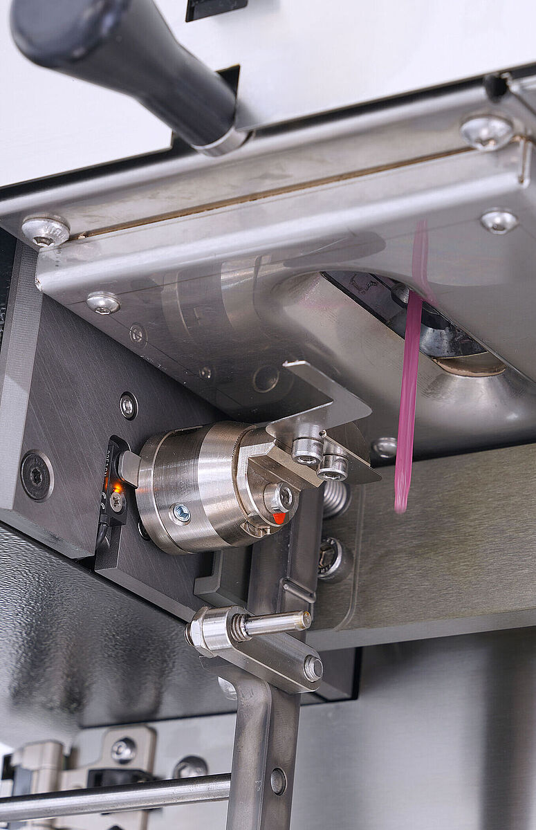 ASTM D1238 | ASTM D3364: MFR & MVR plastics | ZwickRoell