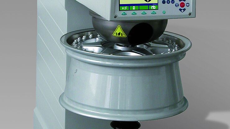 Testing of wheels, rims, and tires | ZwickRoell