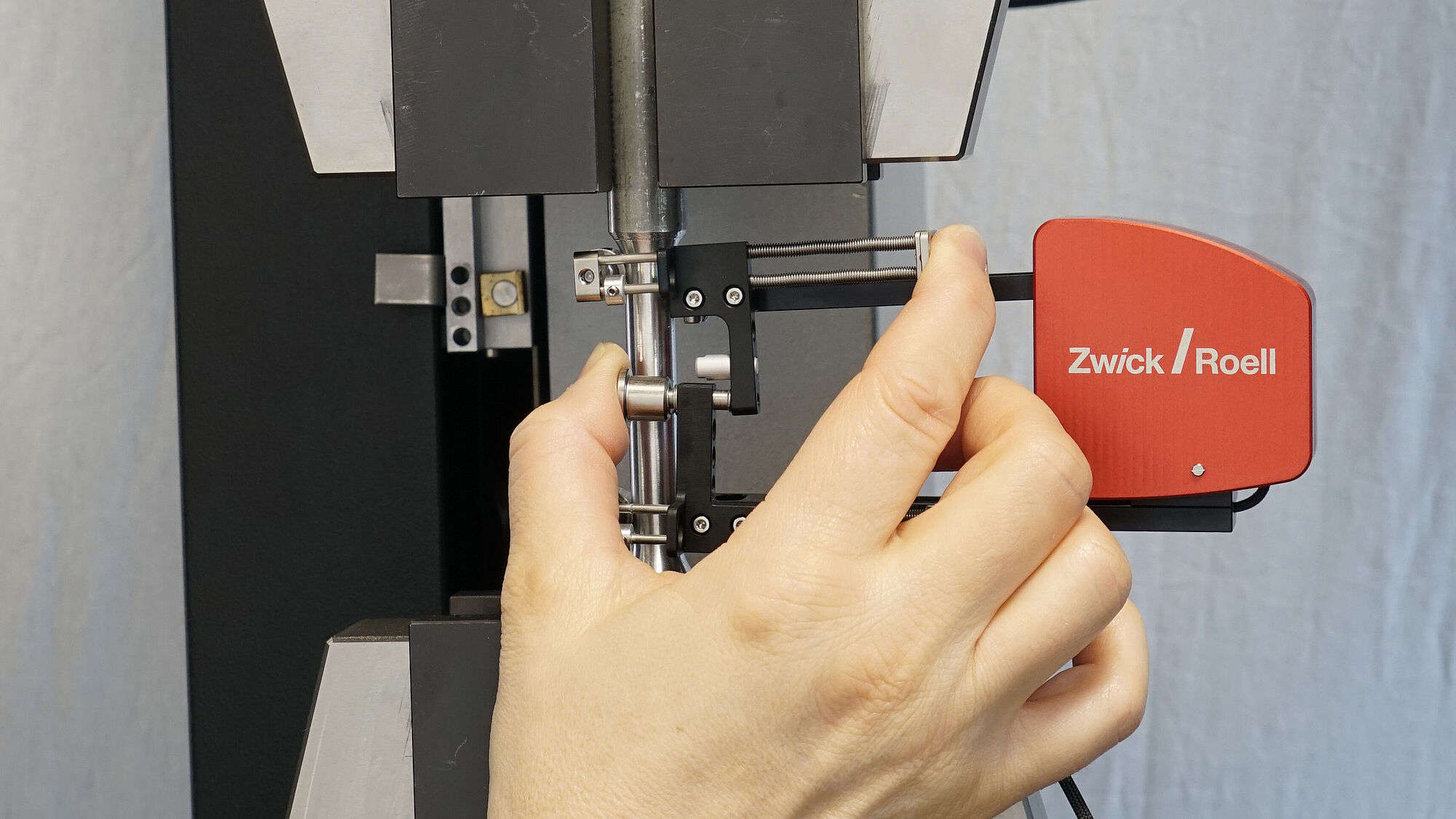 Clip-on extensometers | ZwickRoell