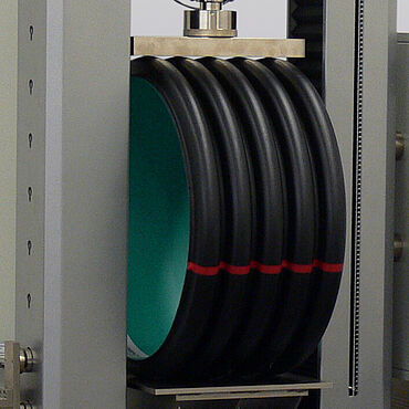 Ring stiffness and flexibility of plastic pipes | ZwickRoell