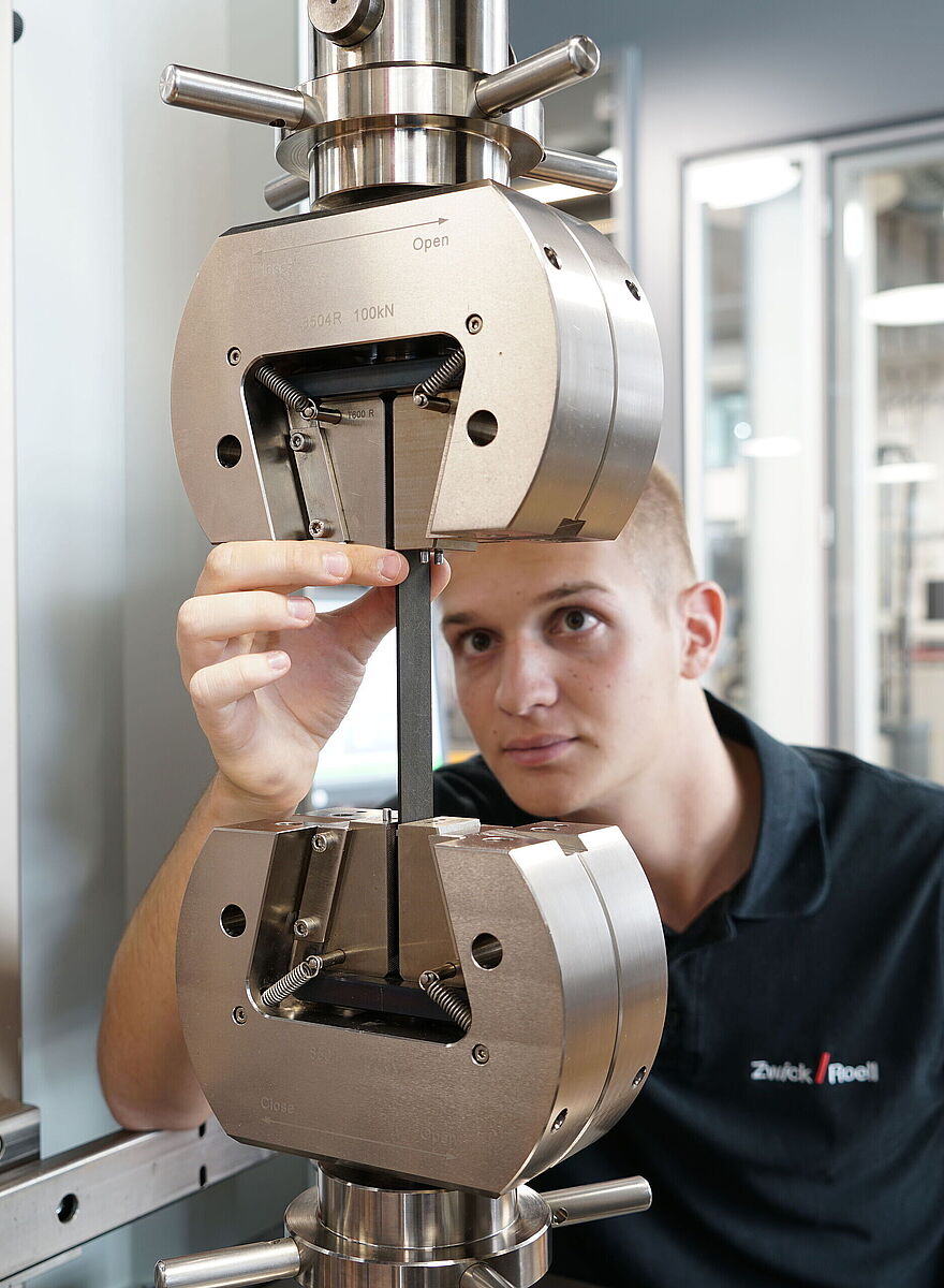 ASTM D3039: uji tarik pada komposit | ZwickRoell