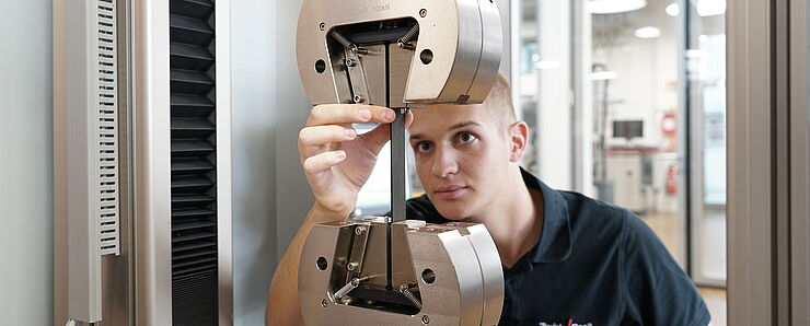 ISO 527-4 | ISO 524-5 tensile testing on composites | ZwickRoell